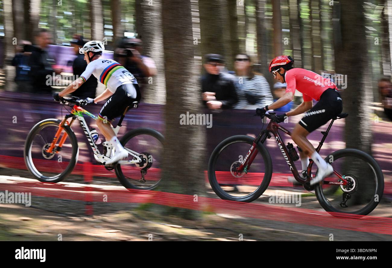 From left Alan Hatherly of South Africa, Christopher Blevins of USA ...