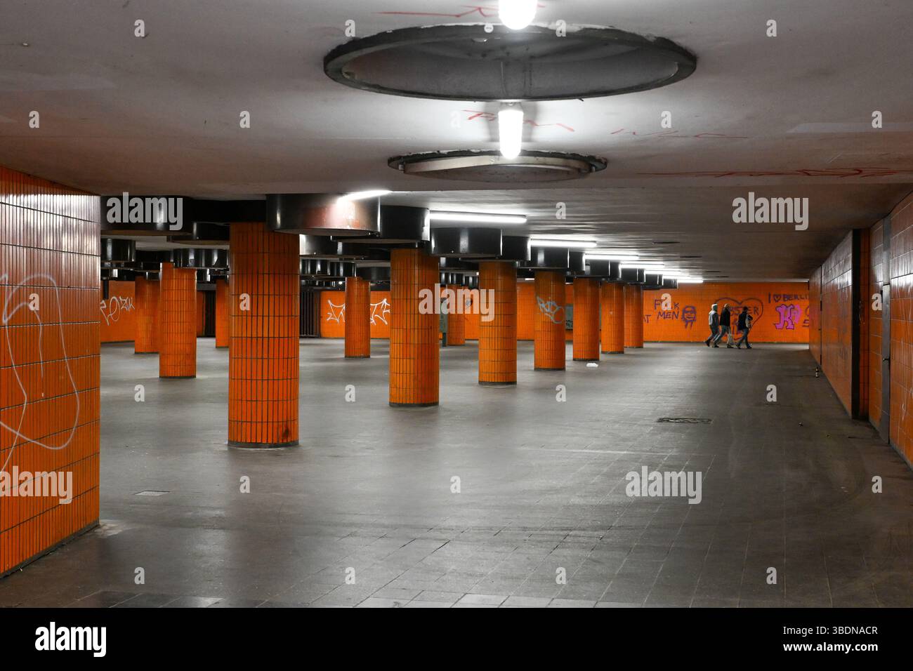 25 May 2025, Berlin: The pedestrian tunnel under the intersection of ...