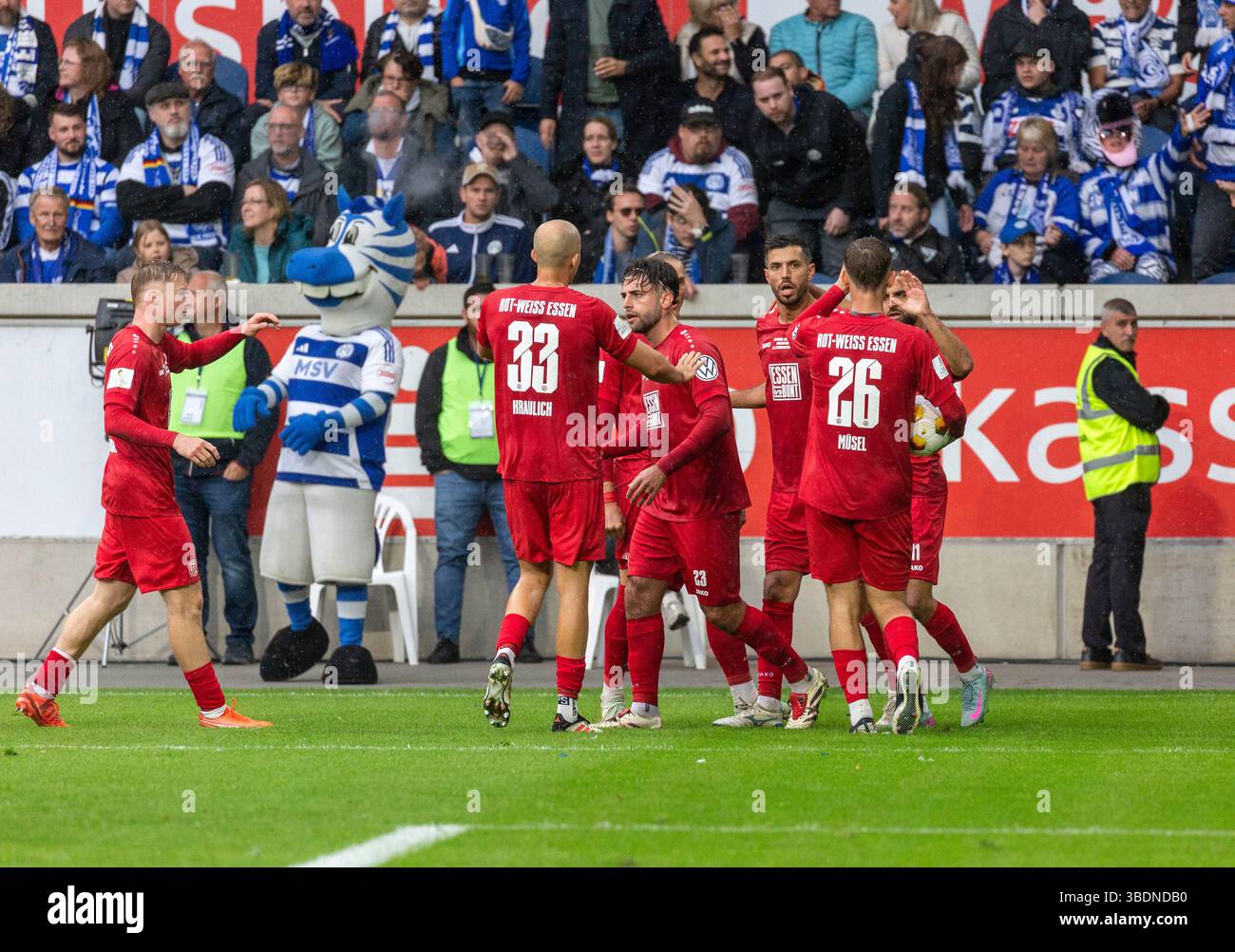 Rot weiss essen gjasula hi-res stock photography and images - Alamy