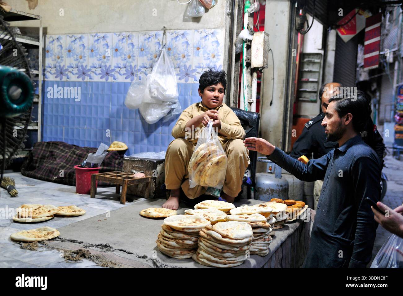 Pakistan food stall hi-res stock photography and images - Alamy