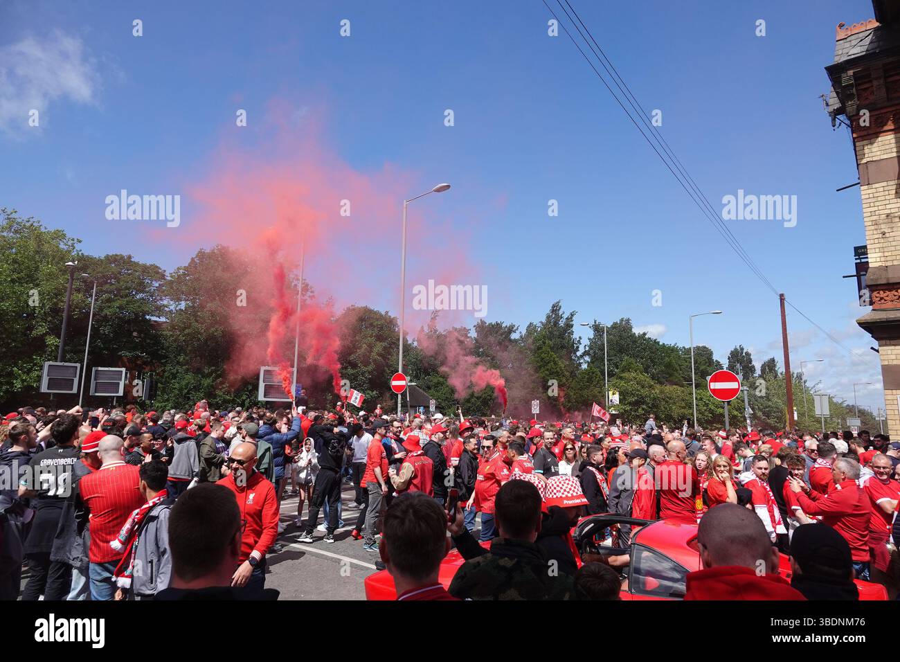Liverpool, UK. 25th May, 2025. Liverpool supporters in party mood ahead ...