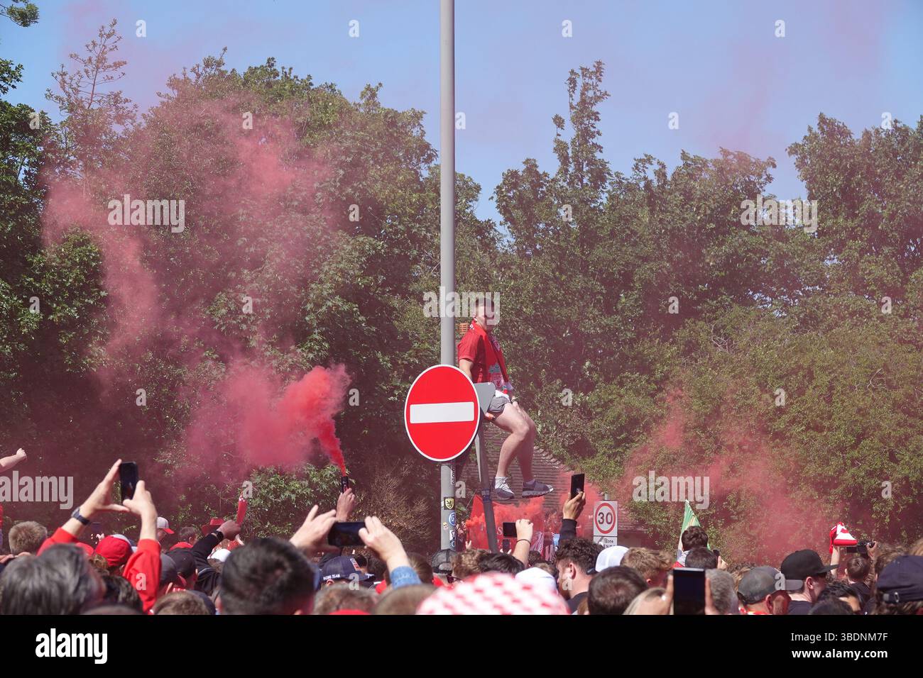 Liverpool, UK. 25th May, 2025. Liverpool supporters in party mood ahead ...