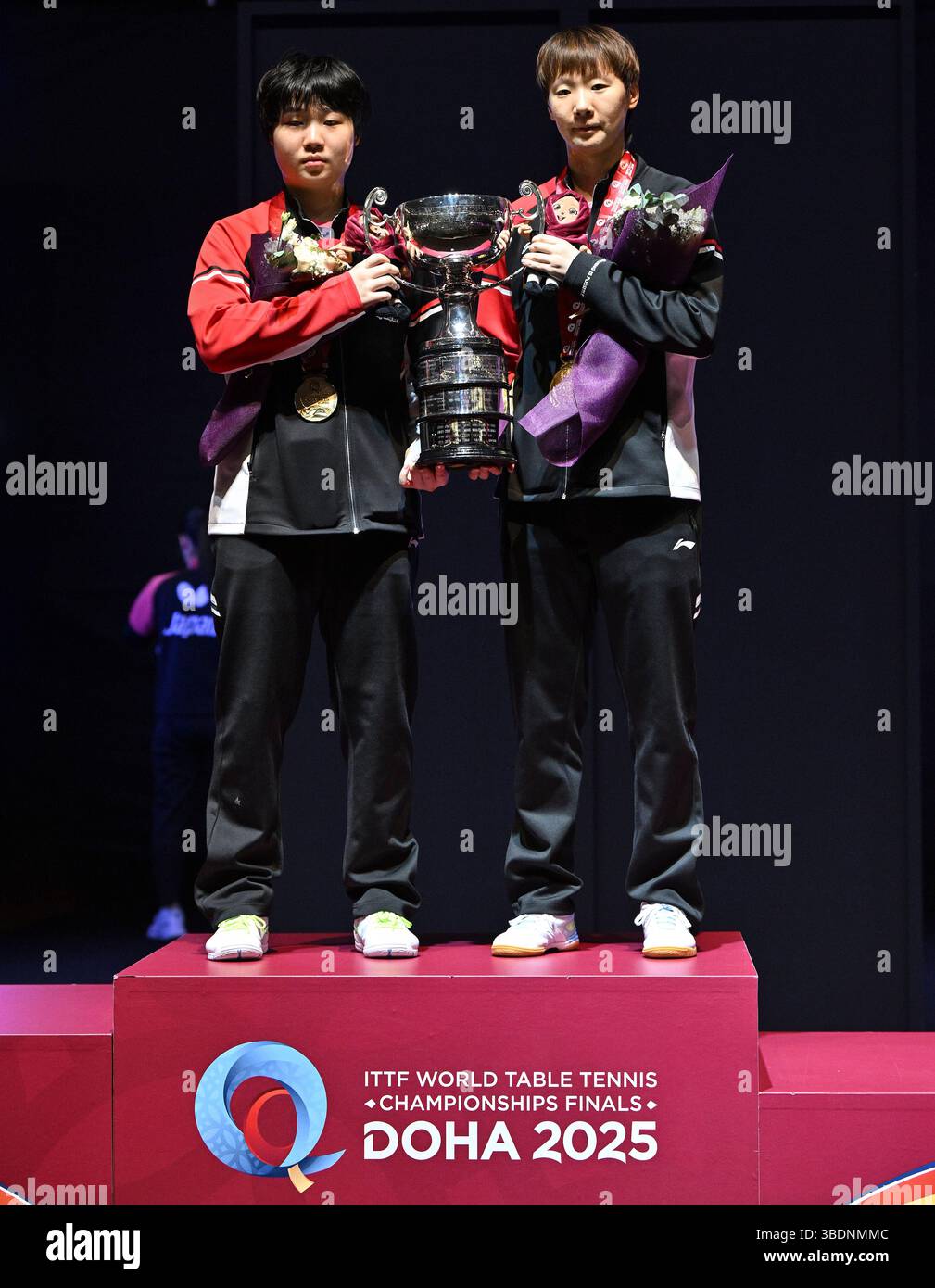 Doha, Qatar. 25th May, 2025. Gold medalists Wang Manyu (R)/Kuai Man of ...