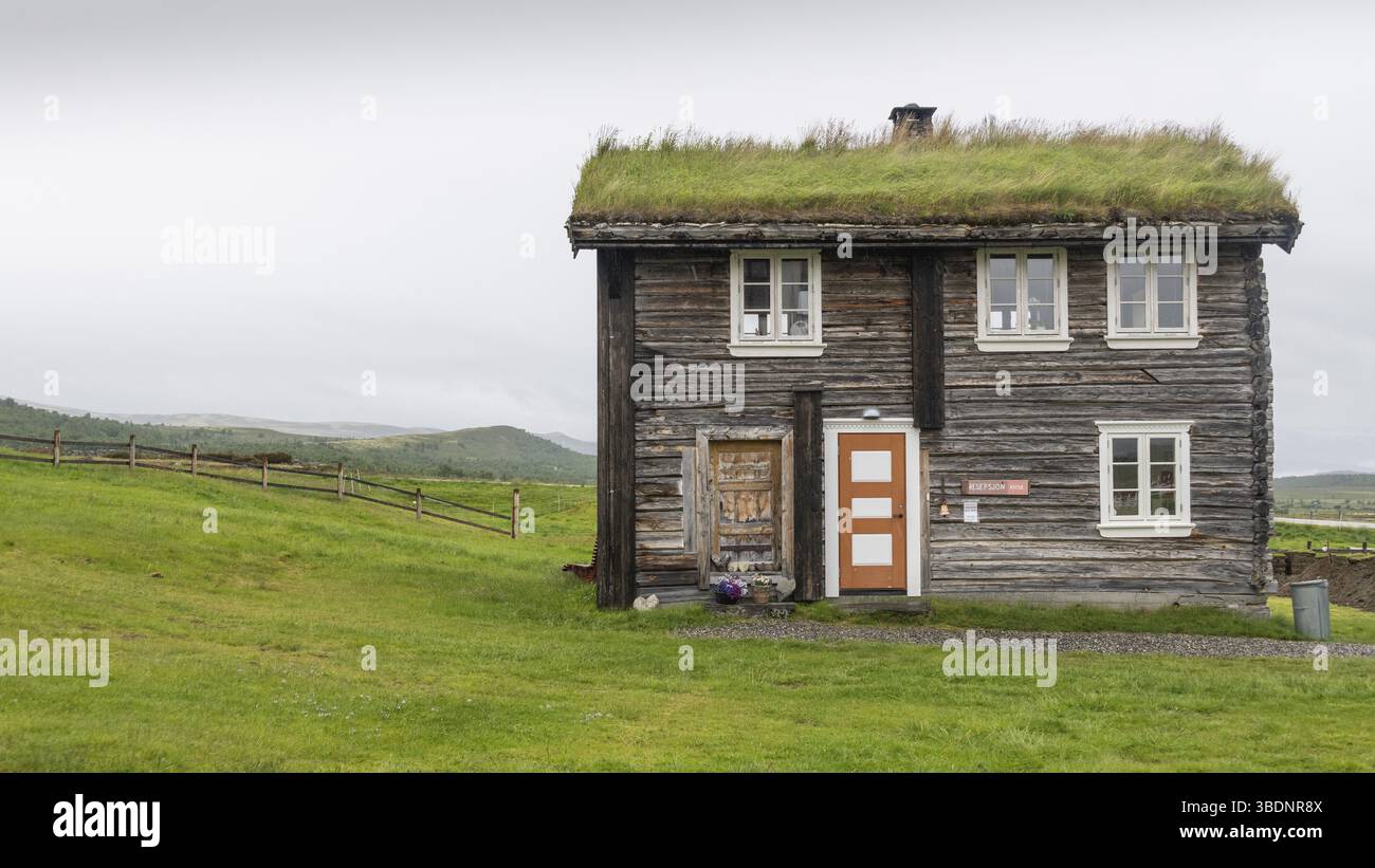 Wooden hut with grass roof, Fokstugu farm, Fjellstue, pilgrims ...