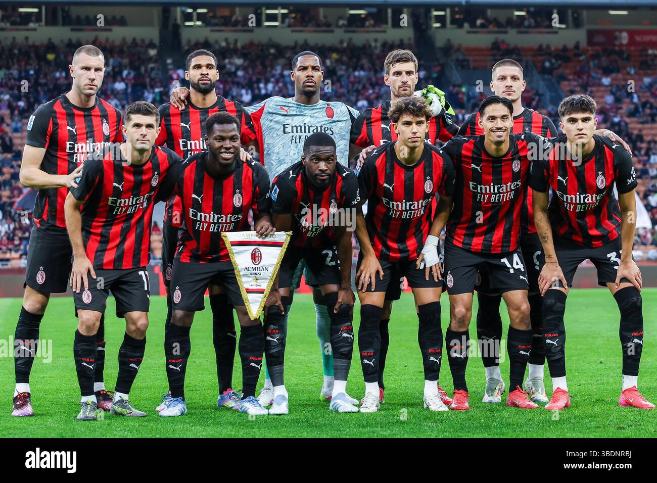 Milan, Italien. 24th May, 2025. AC Milan players pose for the line up ...