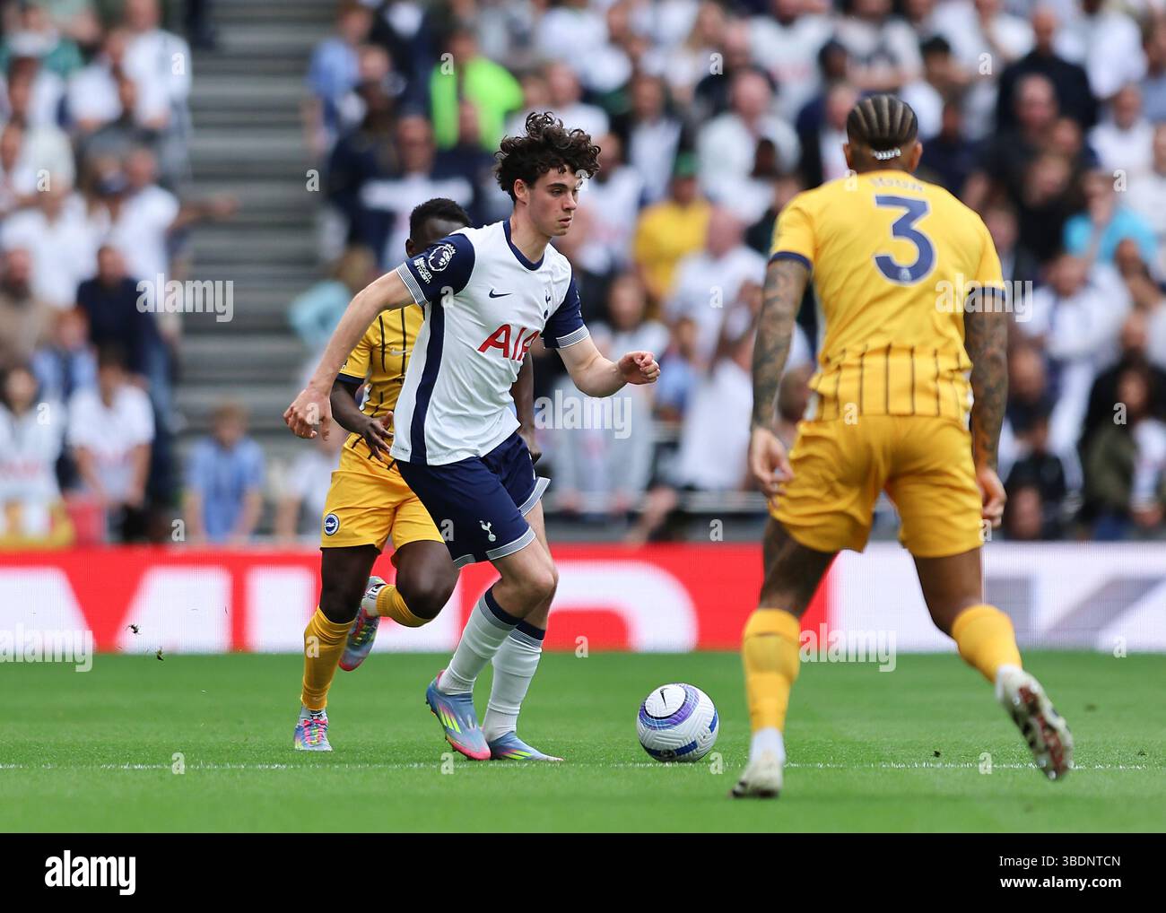 Tottenham Hotspur Stadium, London, UK. 25th May, 2025. Premier League ...