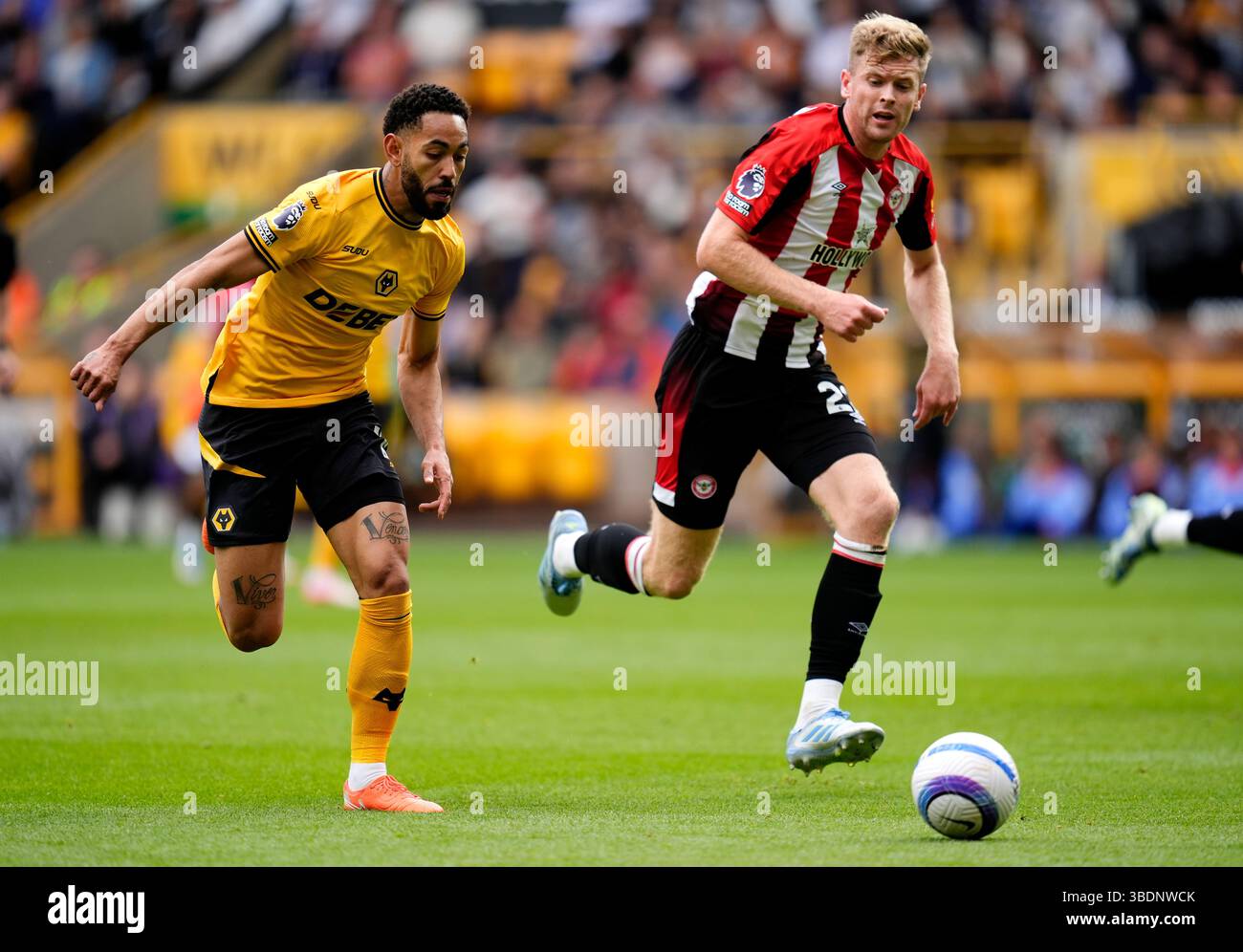 Wolverhampton Wanderers' Matheus Cunha and Brentford's Nathan Collins ...