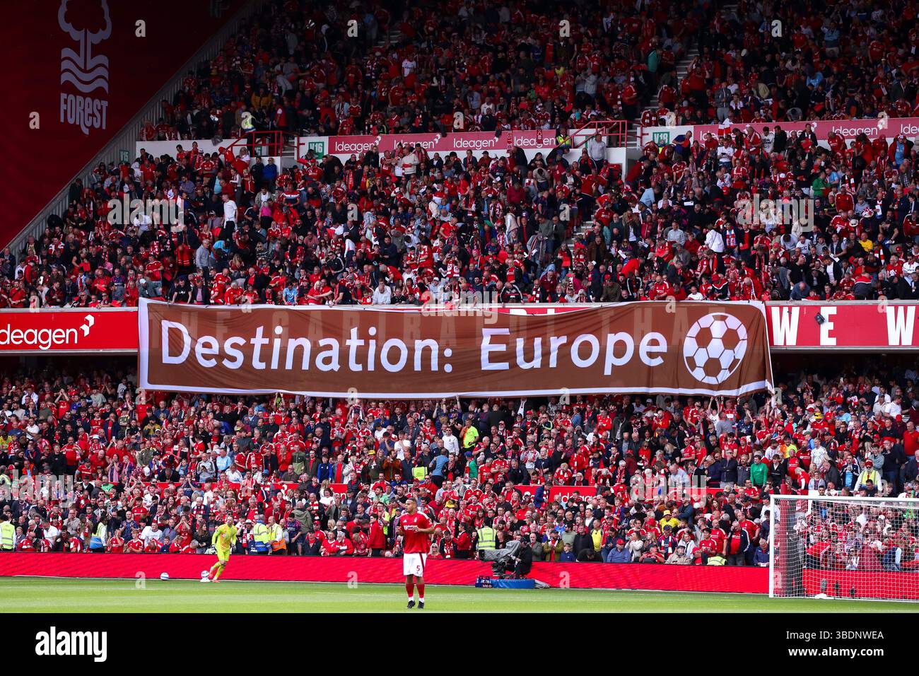 Nottingham, UK. 25th May, 2025. Nottingham Forest fans display a banner ...