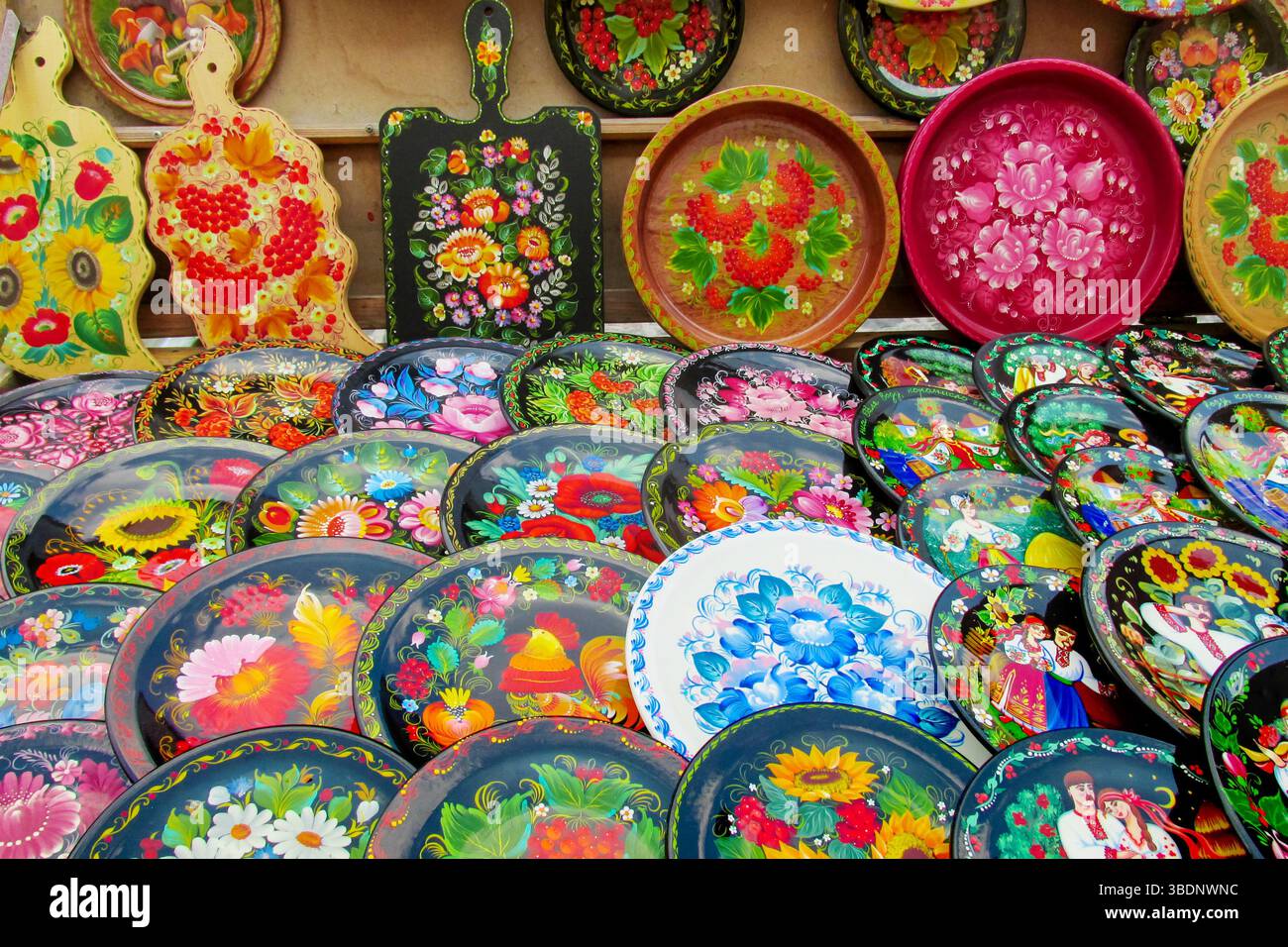 Ukraine traditional arts, national symbols in textile and paintings ...