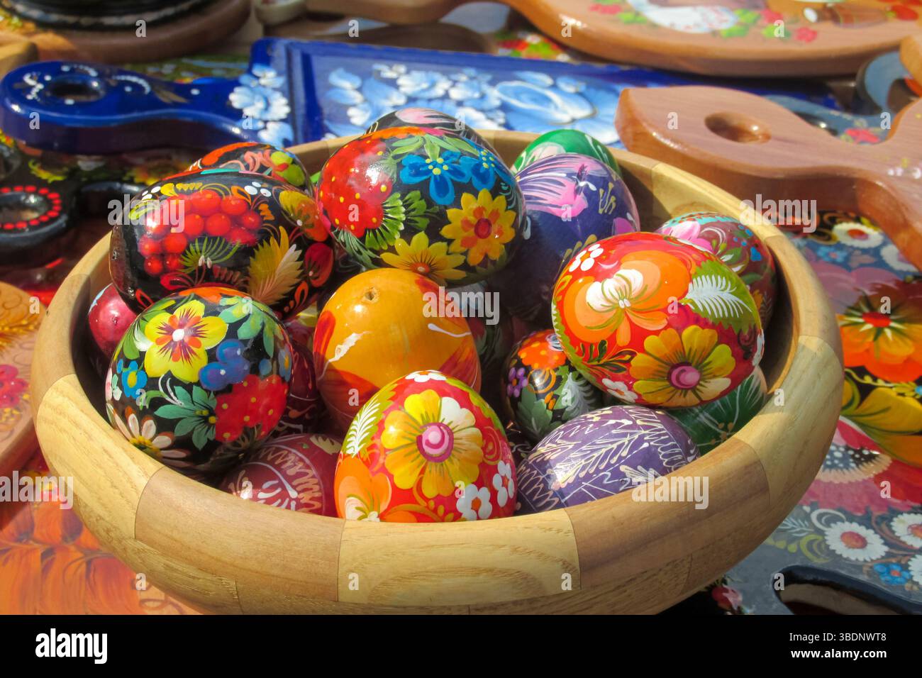 Ukraine traditional arts, national symbols in textile and paintings ...