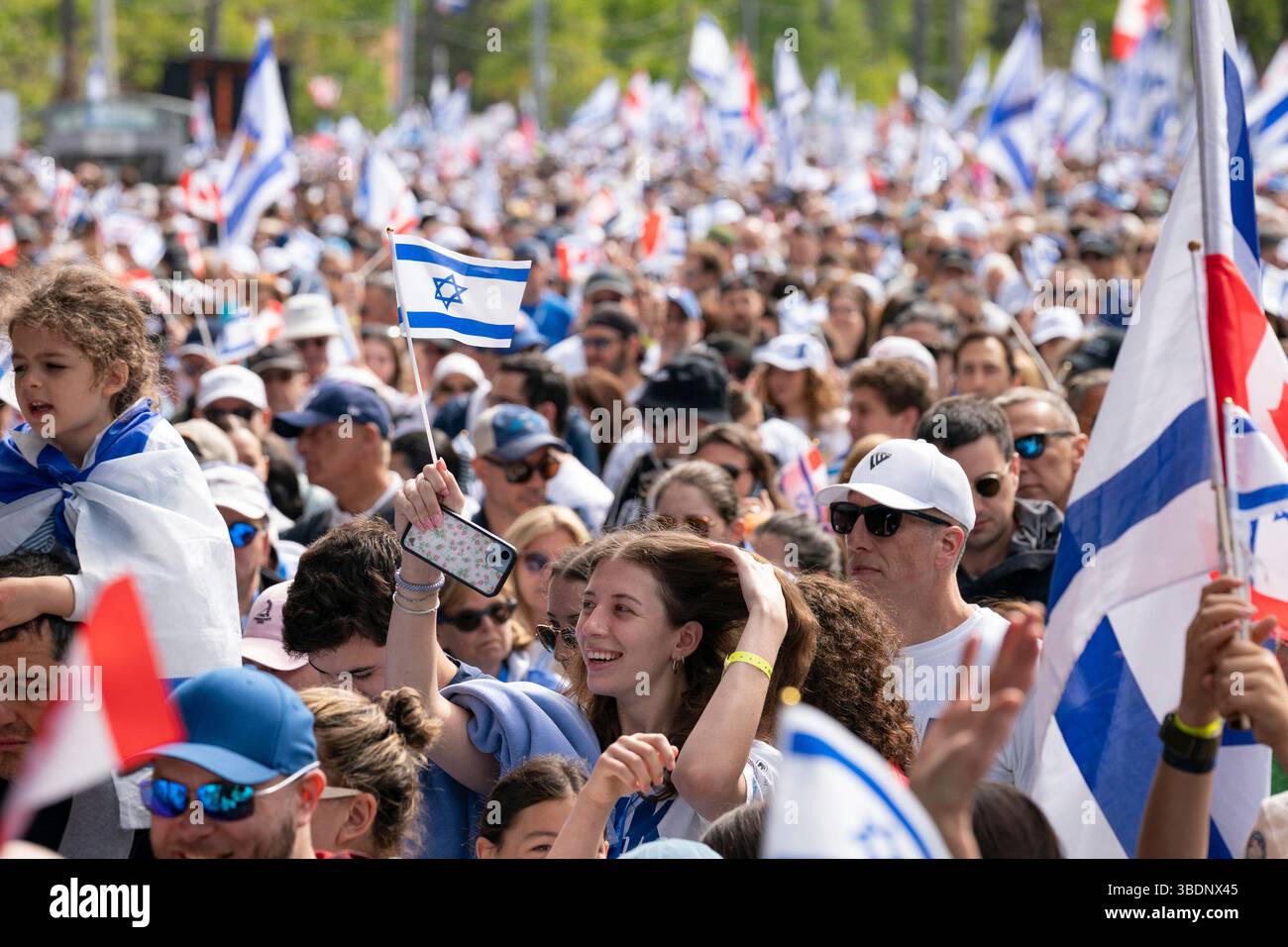 People participate in the United Jewish Appeal's annual Walk With ...
