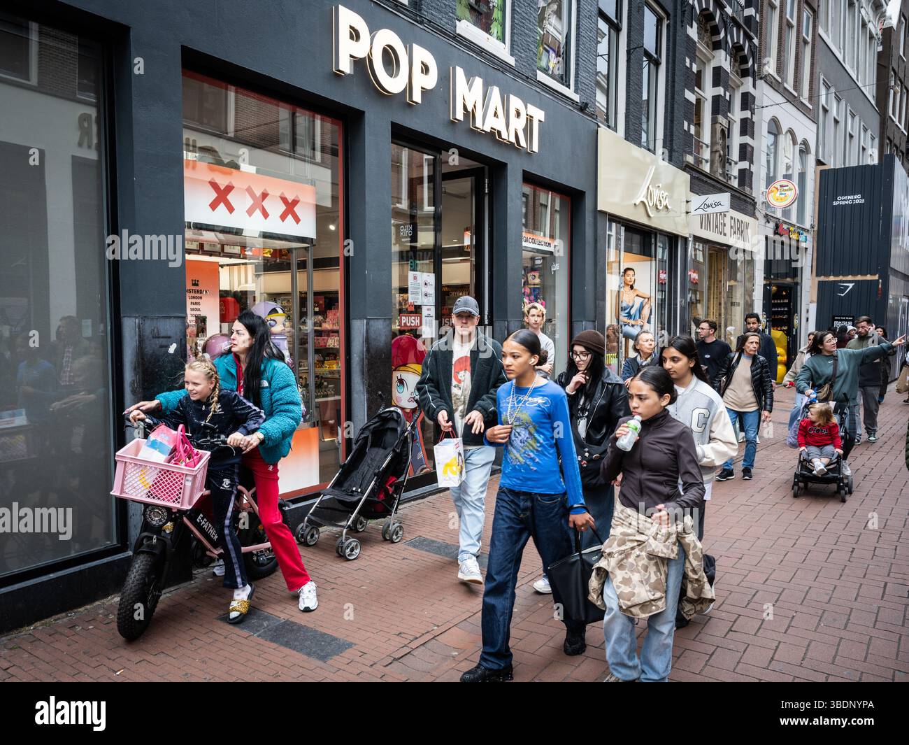 AMSTERDAM - Crowds at the Pop Mart store on Kalverstraat. The store ...