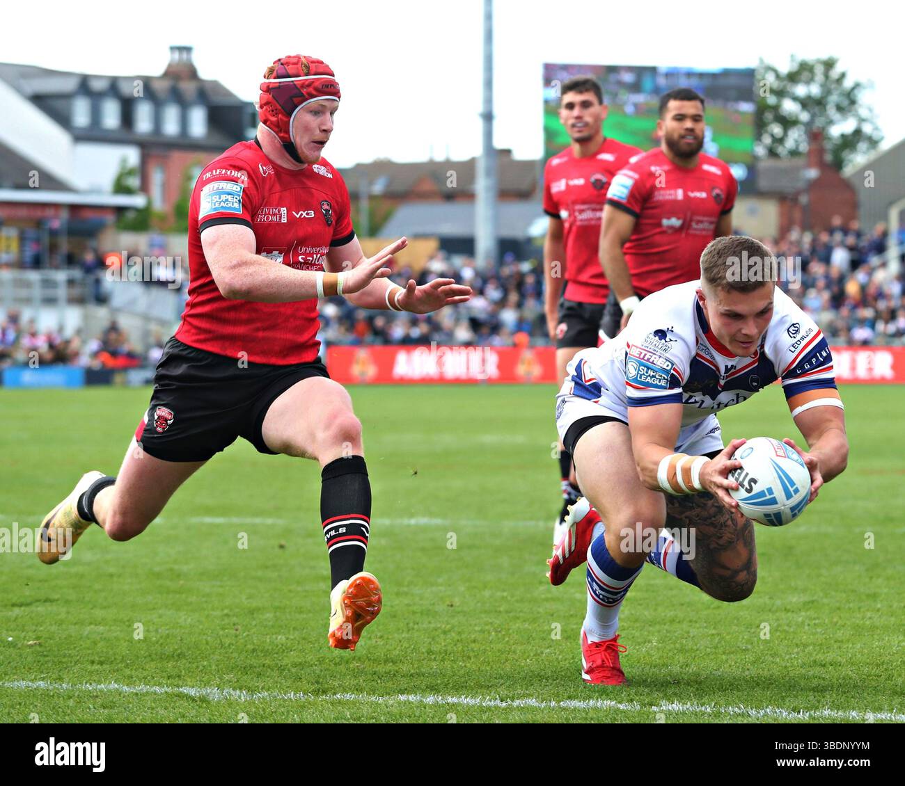 Cameron Scott of Wakefield Trinity scores a try during the Betfred ...