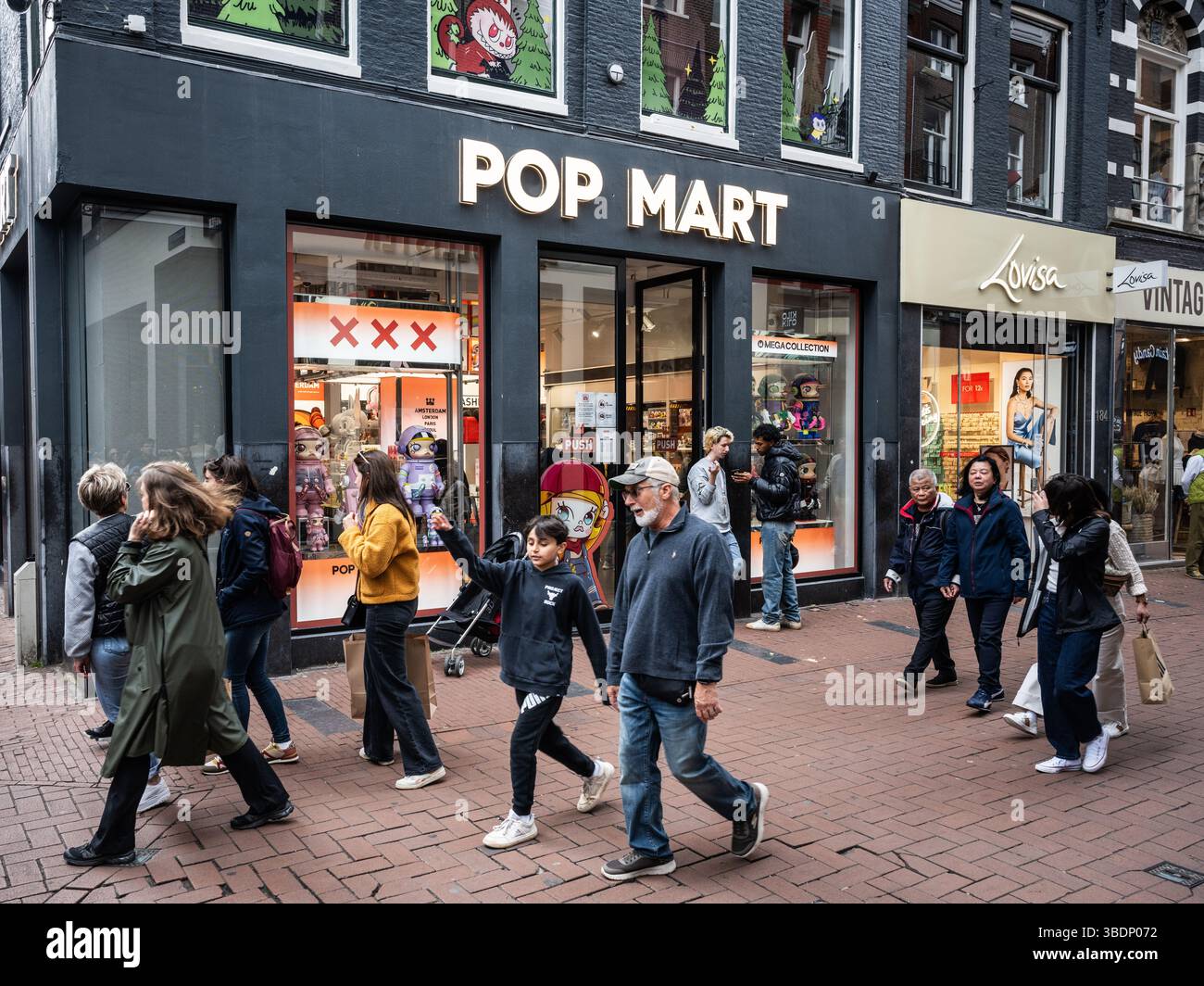 AMSTERDAM - Crowds at the Pop Mart store on Kalverstraat. The store ...