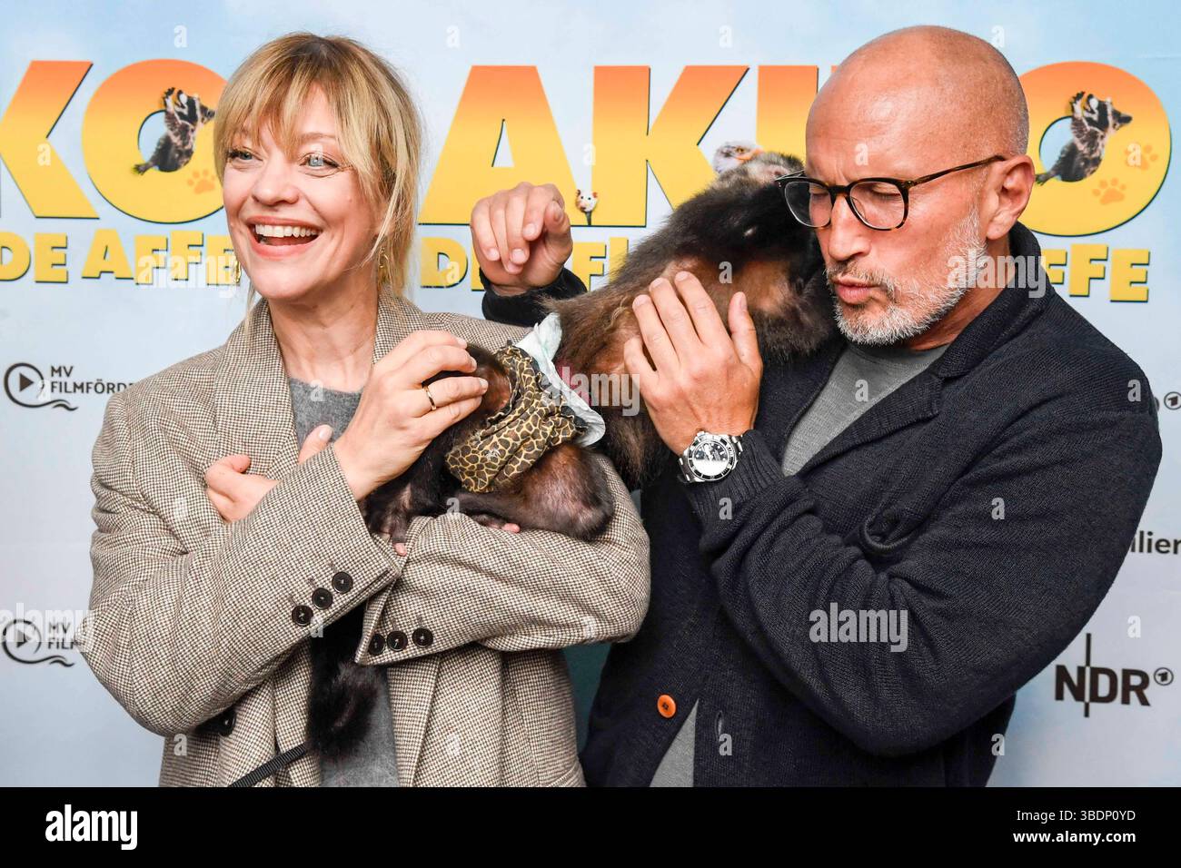 AKIKO DER FLIEGENDE AFFE- Heike Makatsch und Benno Fürmann Fuermann mit ...