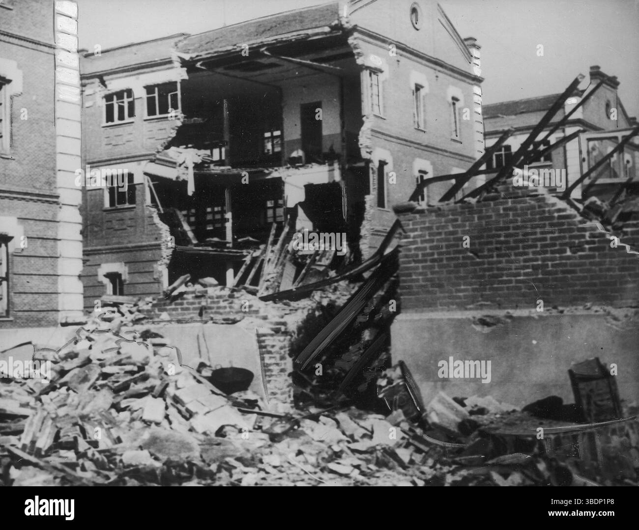 Civil War Spain: Madrid 1937 - Buildings destroyed by bombing. Archive ...