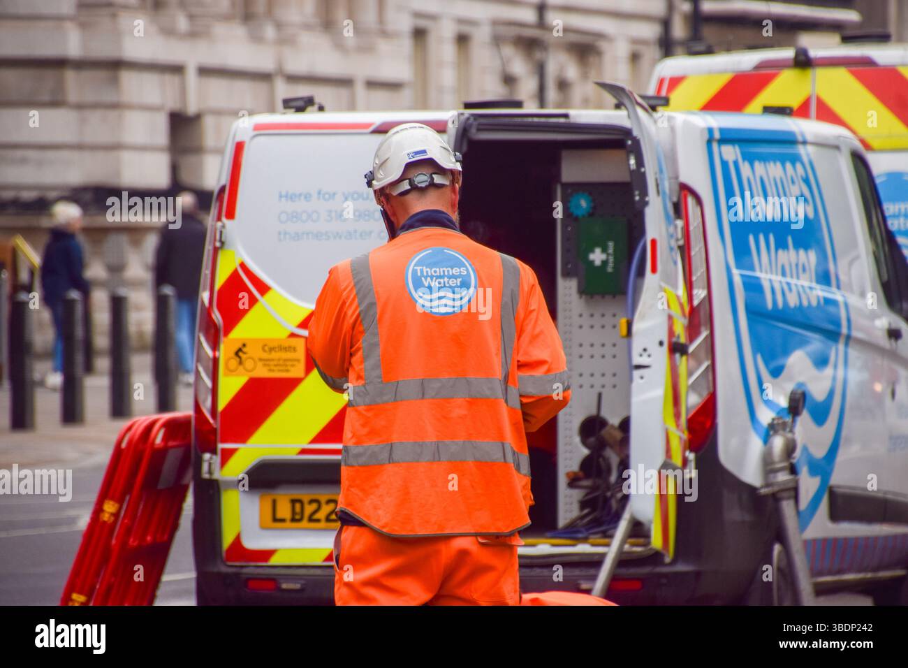 London, UK. 21st May 2025. A Thames Water worker and van at a repair ...
