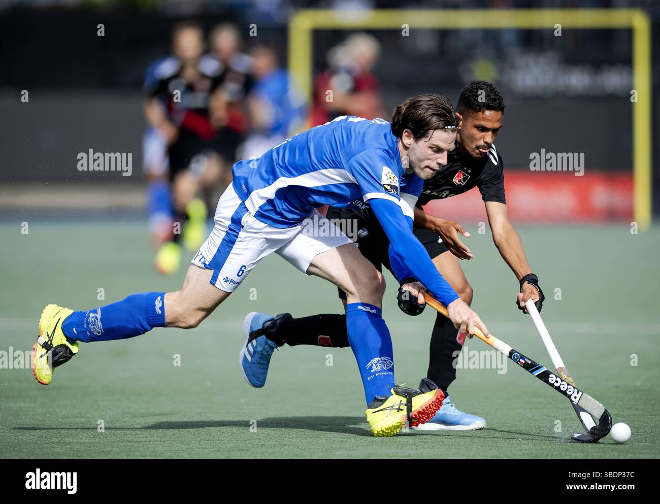UTRECHT - Lars Balk (l) of Kampong and Dayaan Cassiem during the final ...