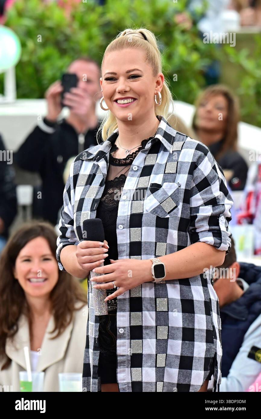 ZDF - Fernsehgarten. Lena Marie Engel & Stereoact während der ZDF ...