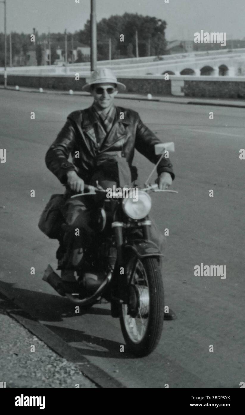 Motorradfahrer Italien, 20230101, Aufnahme ca.1955, Motorradfahrer mit ...