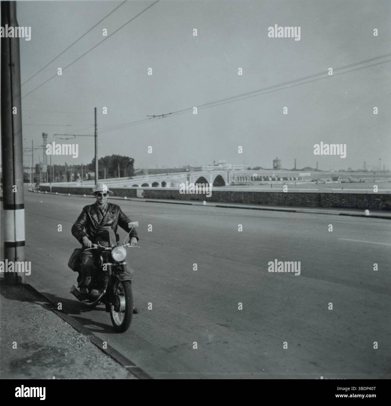 Motorradfahrer Italien, 20230101, Aufnahme ca.1955, Motorradfahrer mit ...