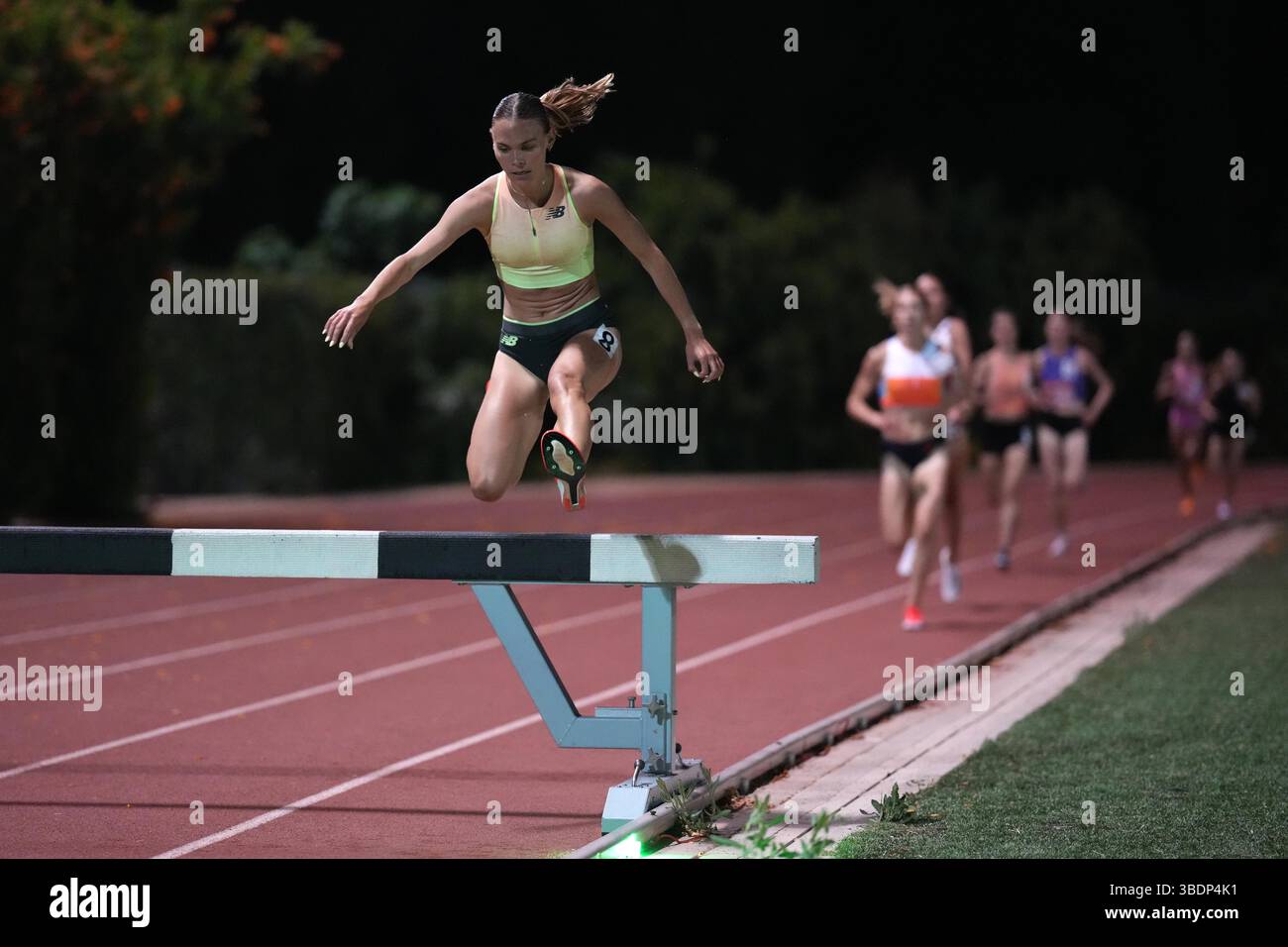 Elise Thorner (GBR) wins the USATF women's steeplechase in 9:17.57 ...