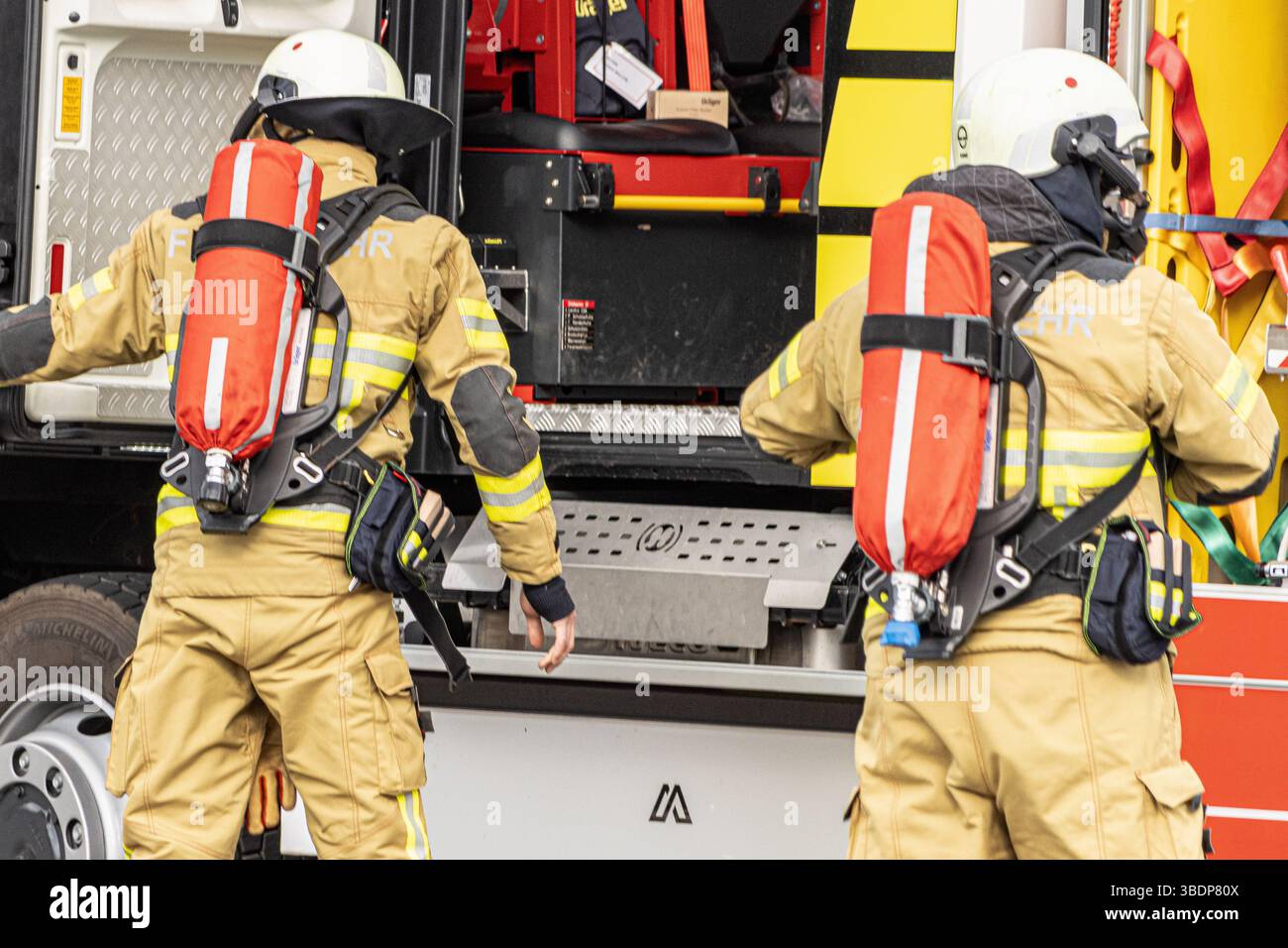 Large-scale disaster response exercise by the fire brigade focusing on ...