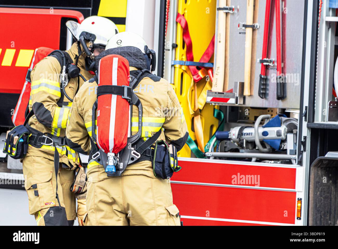 Large-scale disaster response exercise by the fire brigade focusing on ...