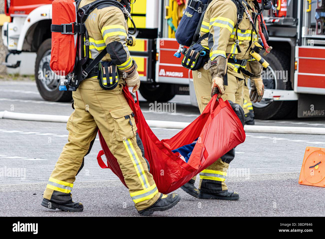 Large-scale disaster response exercise by the fire brigade focusing on ...