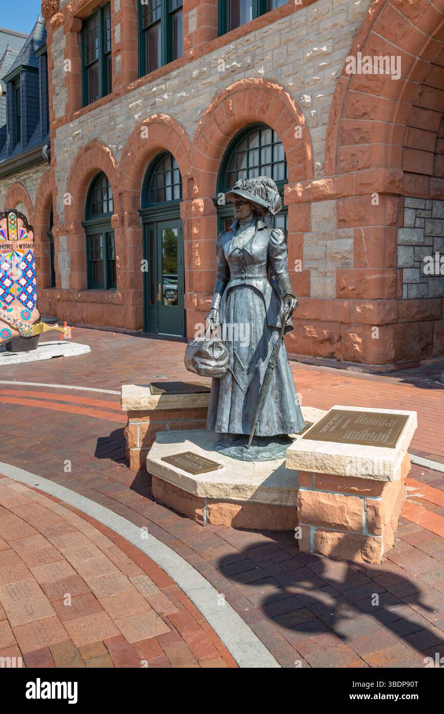 "A New Beginning" sculpture by Veryl Goodnight in Cheyenne, Wyoming ...