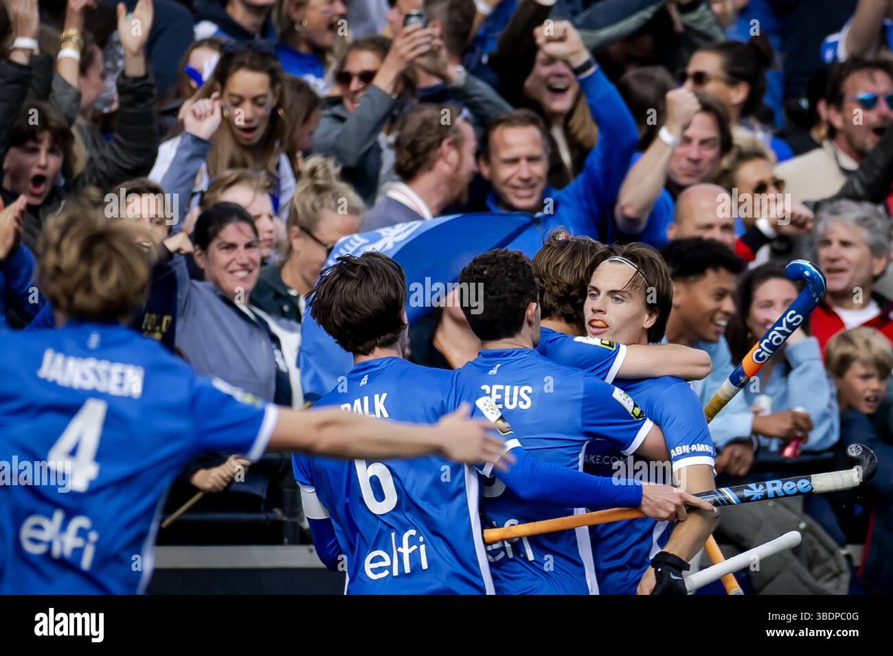 UTRECHT - Duco Telgenkamp (r) of Kampong celebrates the 4-2 against ...