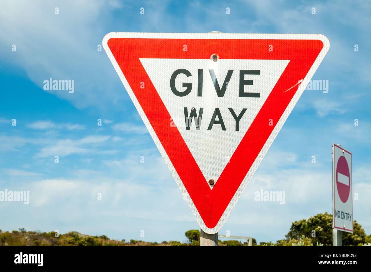 give way, road street signal, Australia Stock Photo - Alamy