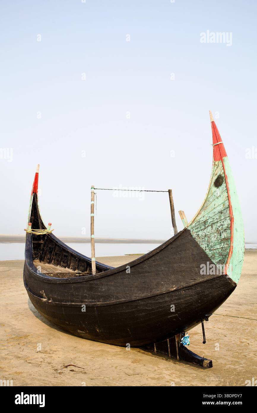 Cox's bazar bangladesh sampan hi-res stock photography and images - Alamy