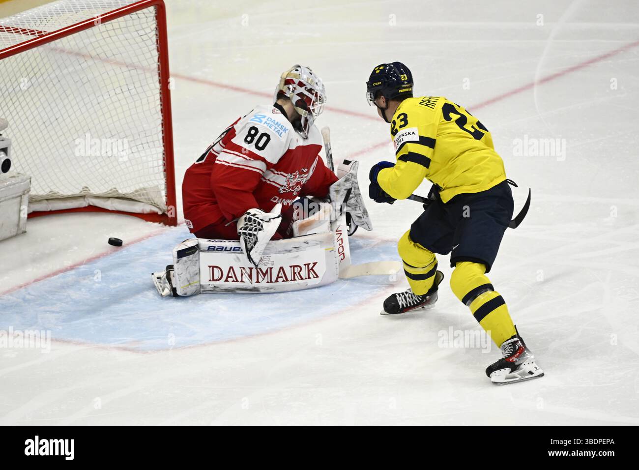 CAPTION CORRECTION *** Note that a previous version of this image had wrong photographer ...