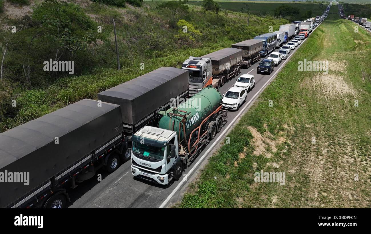 traffic jam on federal highway BR 324 candeias, bahia, brazil: january ...