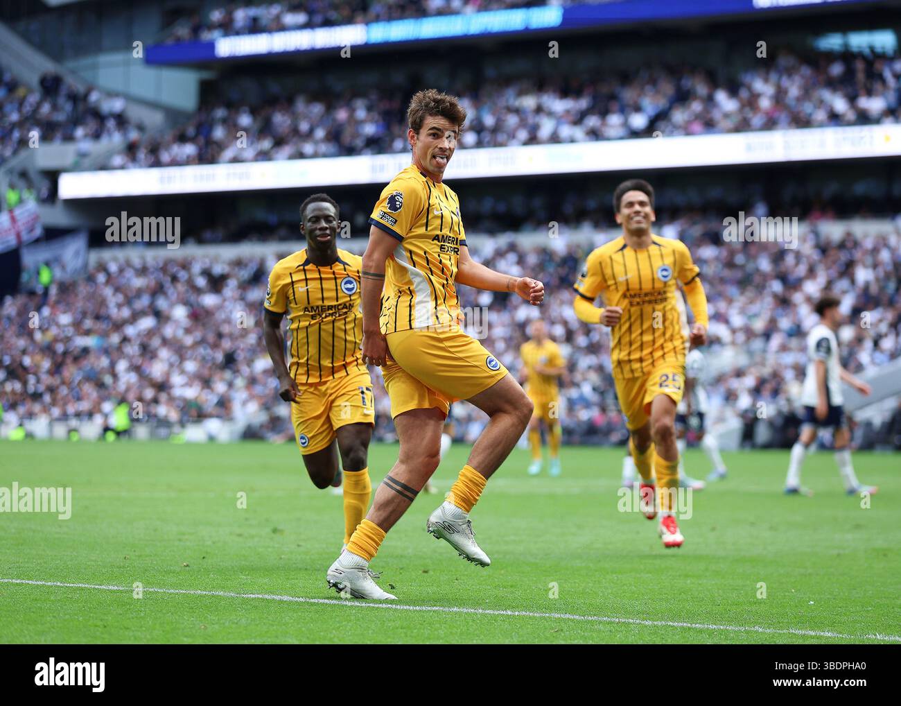 Tottenham Hotspur Stadium, London, UK. 25th May, 2025. Premier League ...