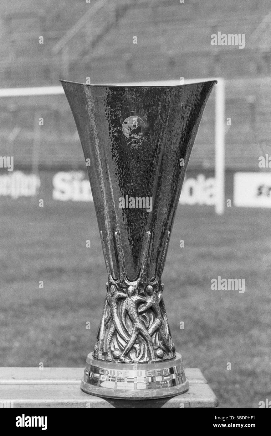 The UEFA Cup. Presentation of the championship trophy and the UEFA Cup ...