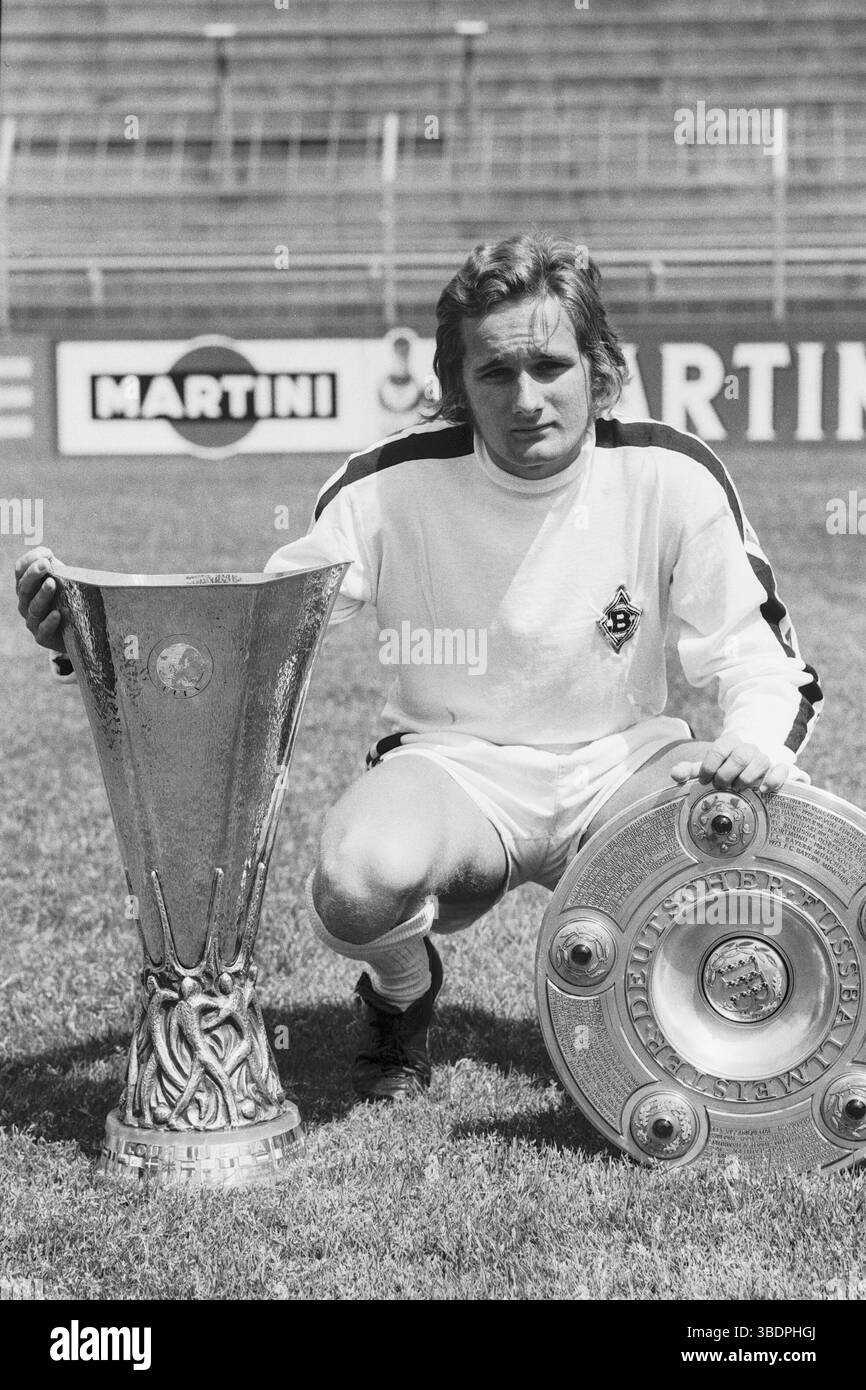 Allan SIMONSEN (MG, middle) with the UEFA Cup and championship trophy ...