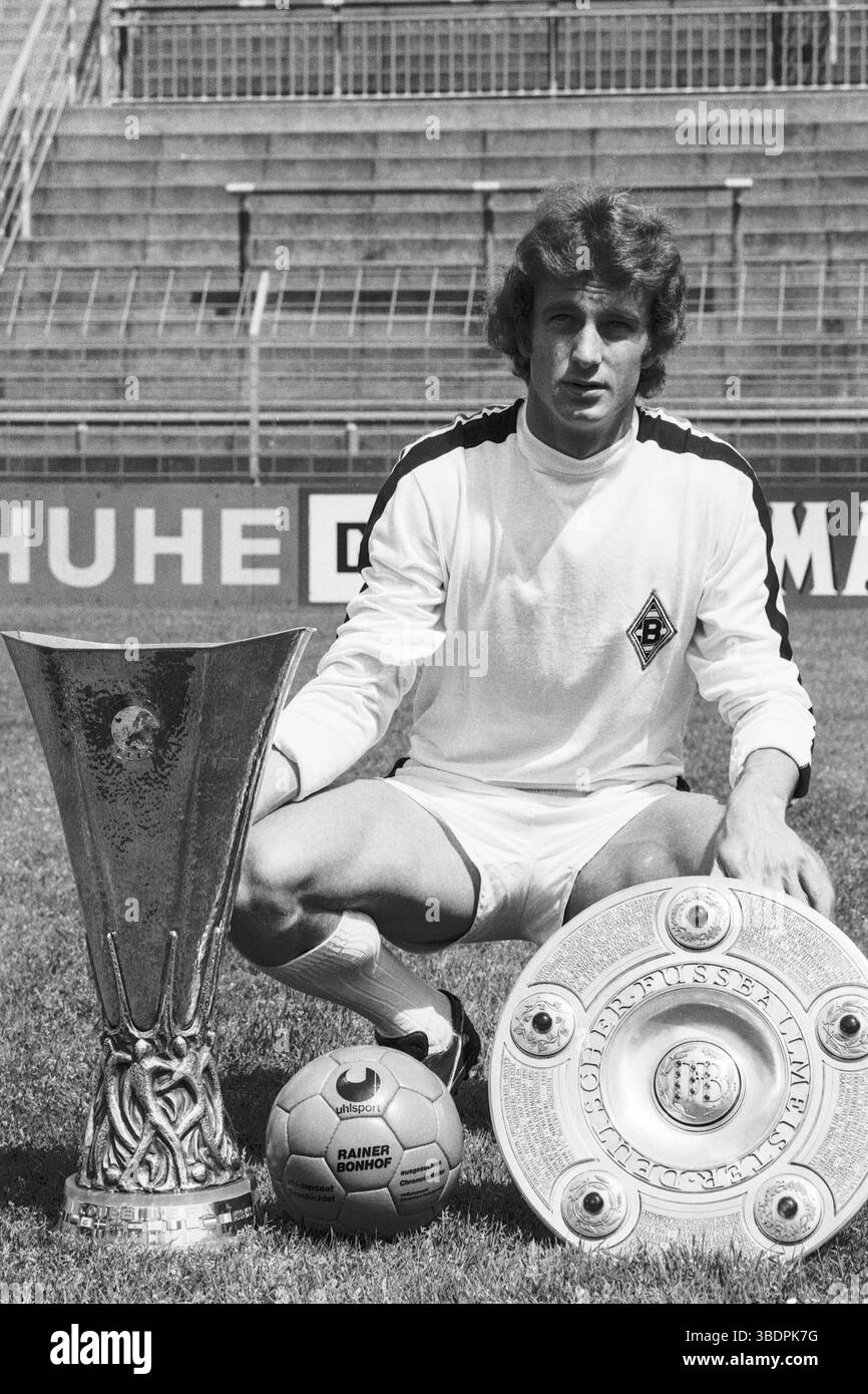 Rainer BONHOF (MG, middle) with the UEFA Cup and championship trophy ...