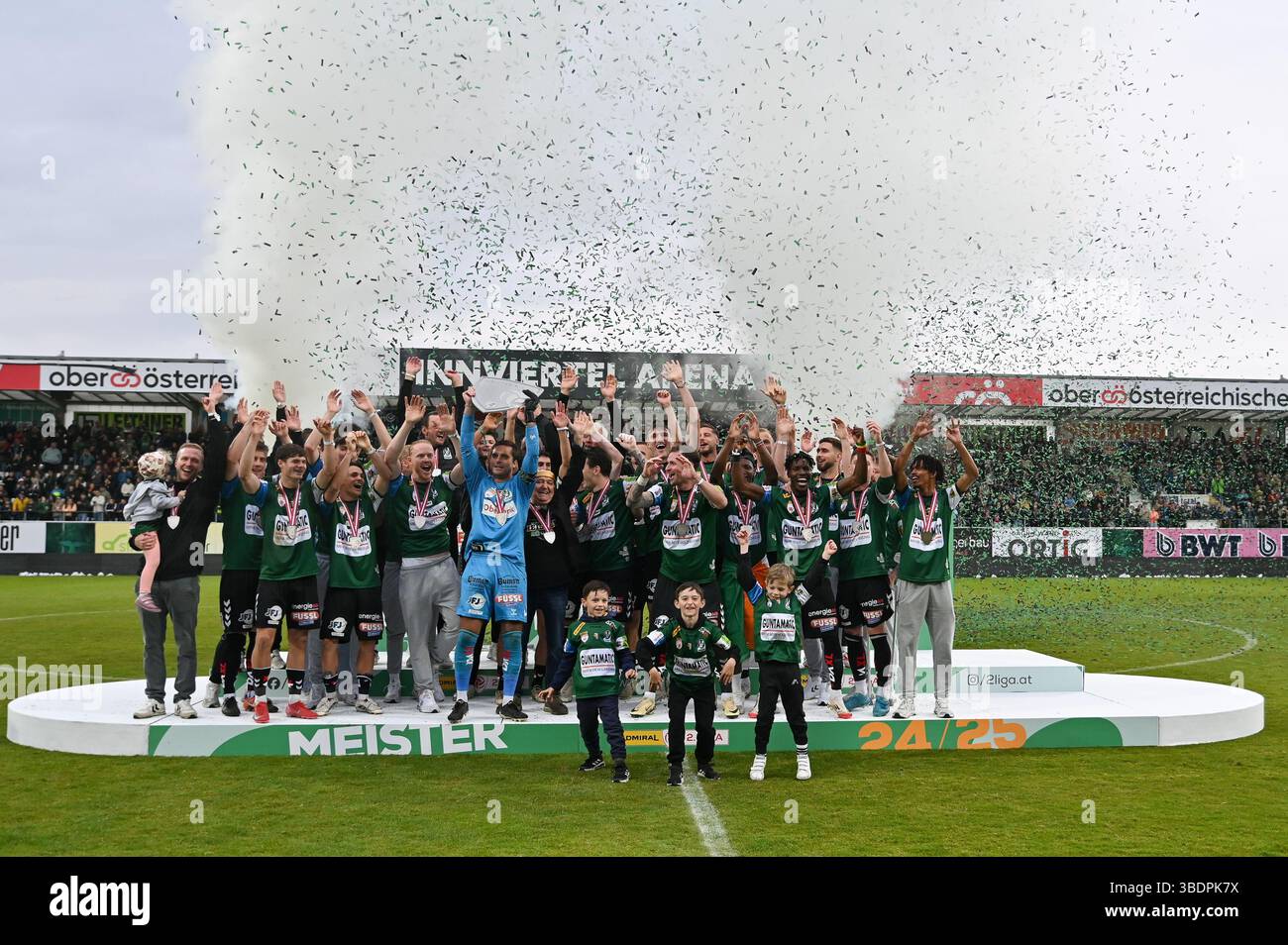 ABD0022 20250525 - RIED - ÖSTERREICH: SV Ried jubelt über den Meister ...