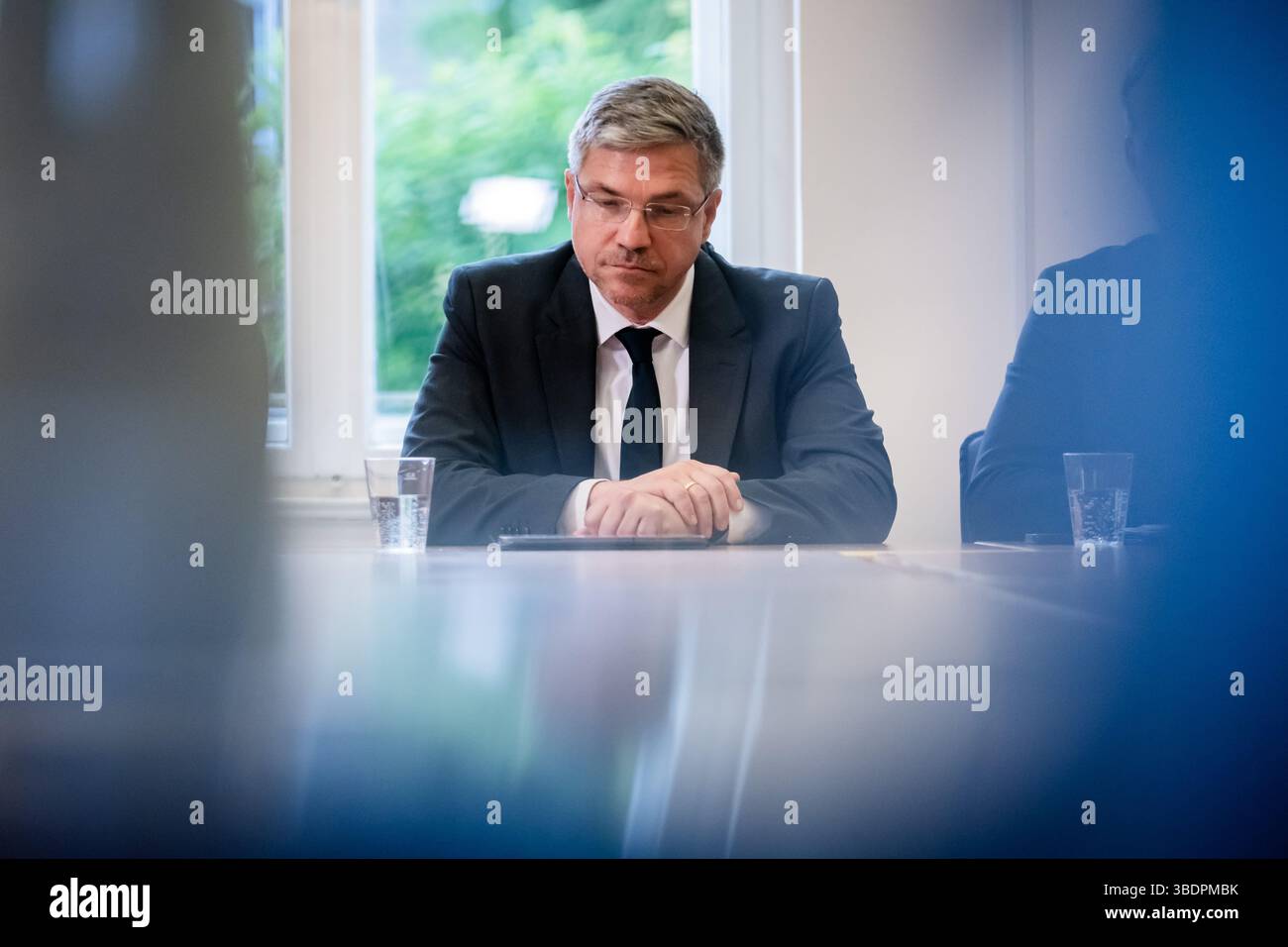 Potsdam, Germany. 25th May, 2025. Mike Schubert, (SPD), voted out of ...