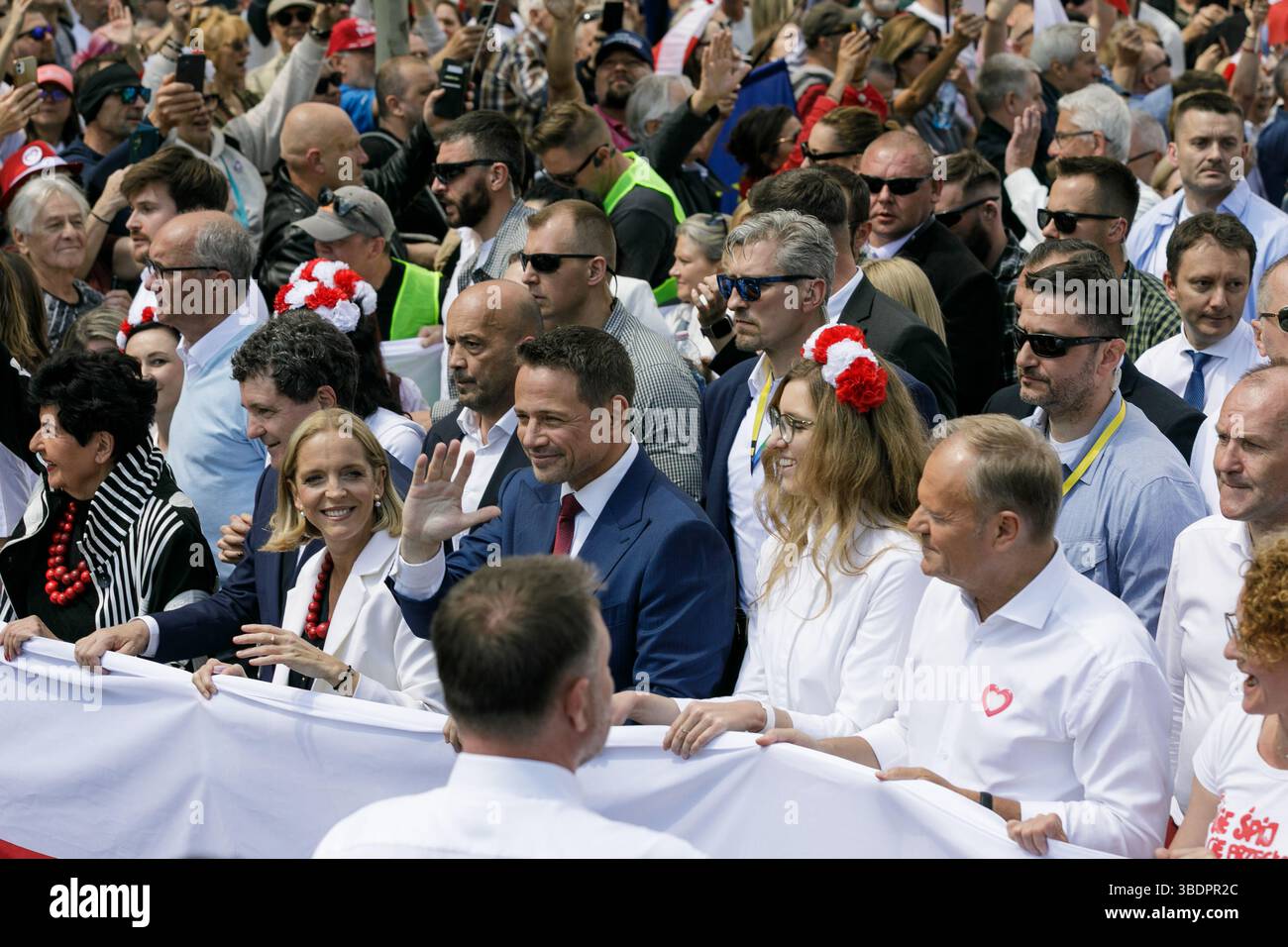 Romania's President-elect Nicusor Dan (L), Malgorzata Trzaskowska, wife ...