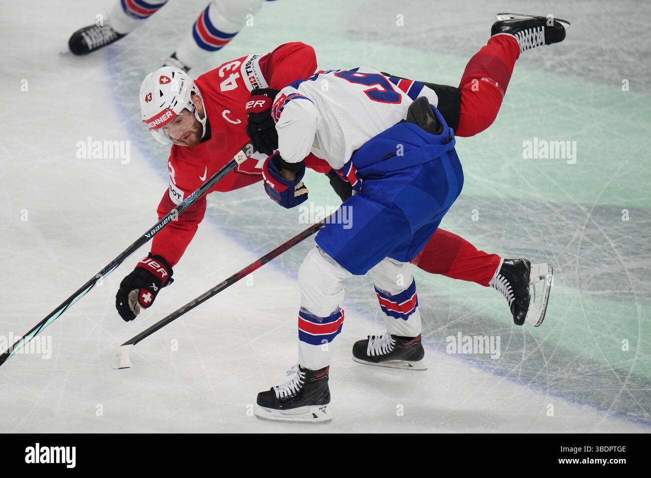 Switzerland's Andrea Glauser falls overUnited States' Clayton Keller ...