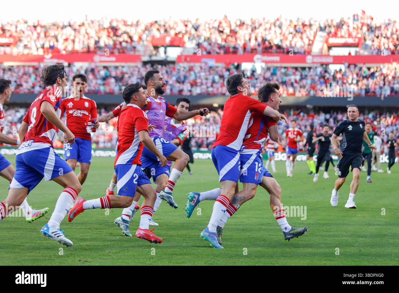 Ricard Sanchez of Granada CF scores the victory goal during the Spanish ...
