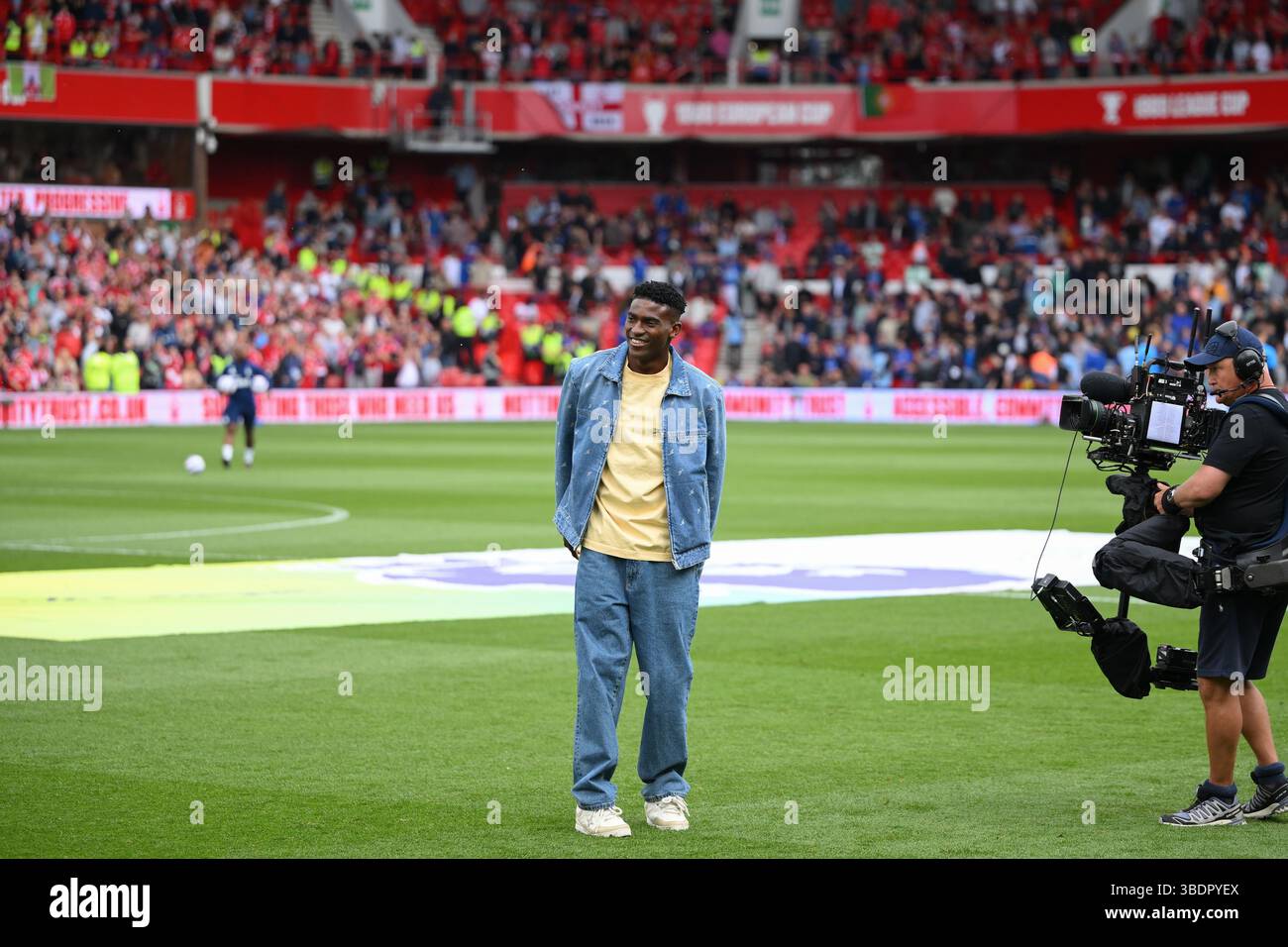 Taiwo Awoniyi of Nottingham Forest gets a standing ovation from the ...