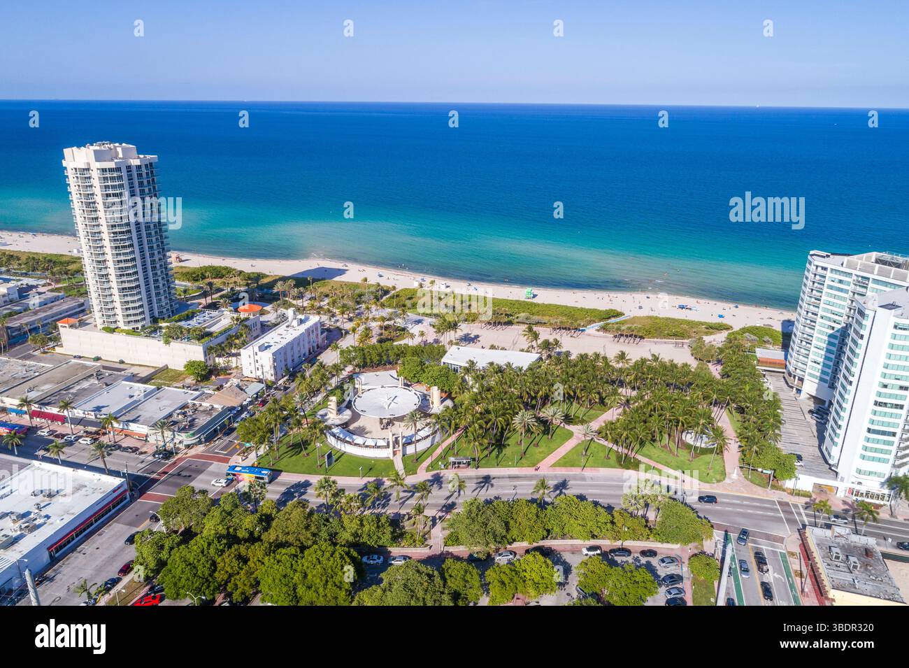 7200 block collins avenue traffic hi-res stock photography and images ...