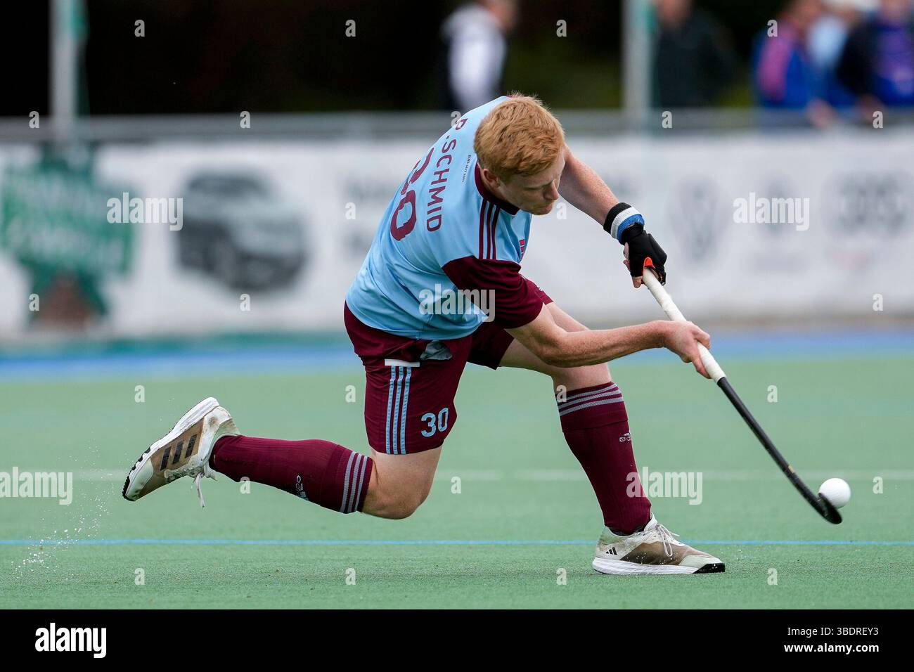 Mannheim, Deutschland. 25th May, 2025. Philip Schmid (UHC, 30), am Ball, Freisteller, Ganzkörper ...