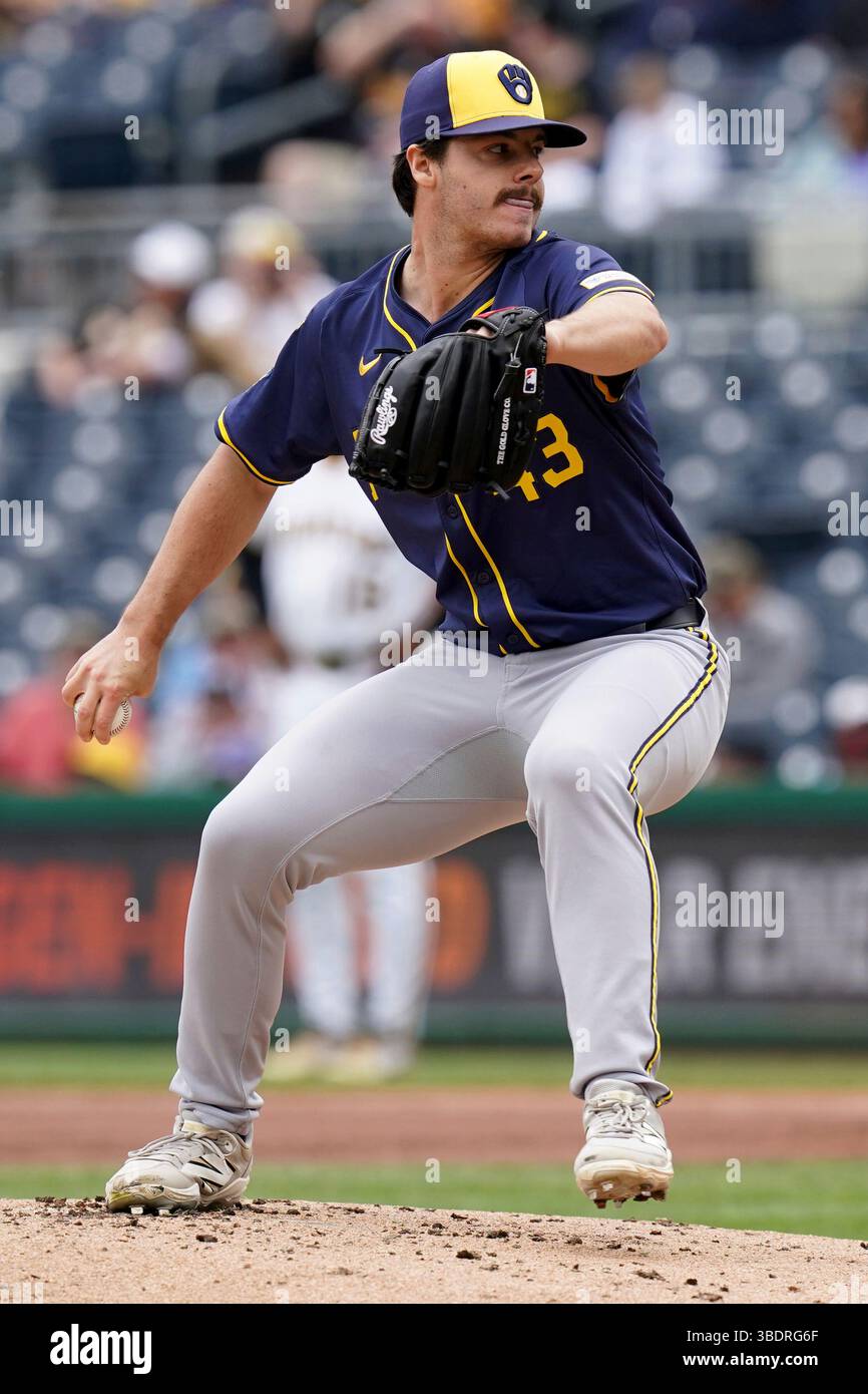Milwaukee Brewers pitcher Logan Henderson delivers during the first ...