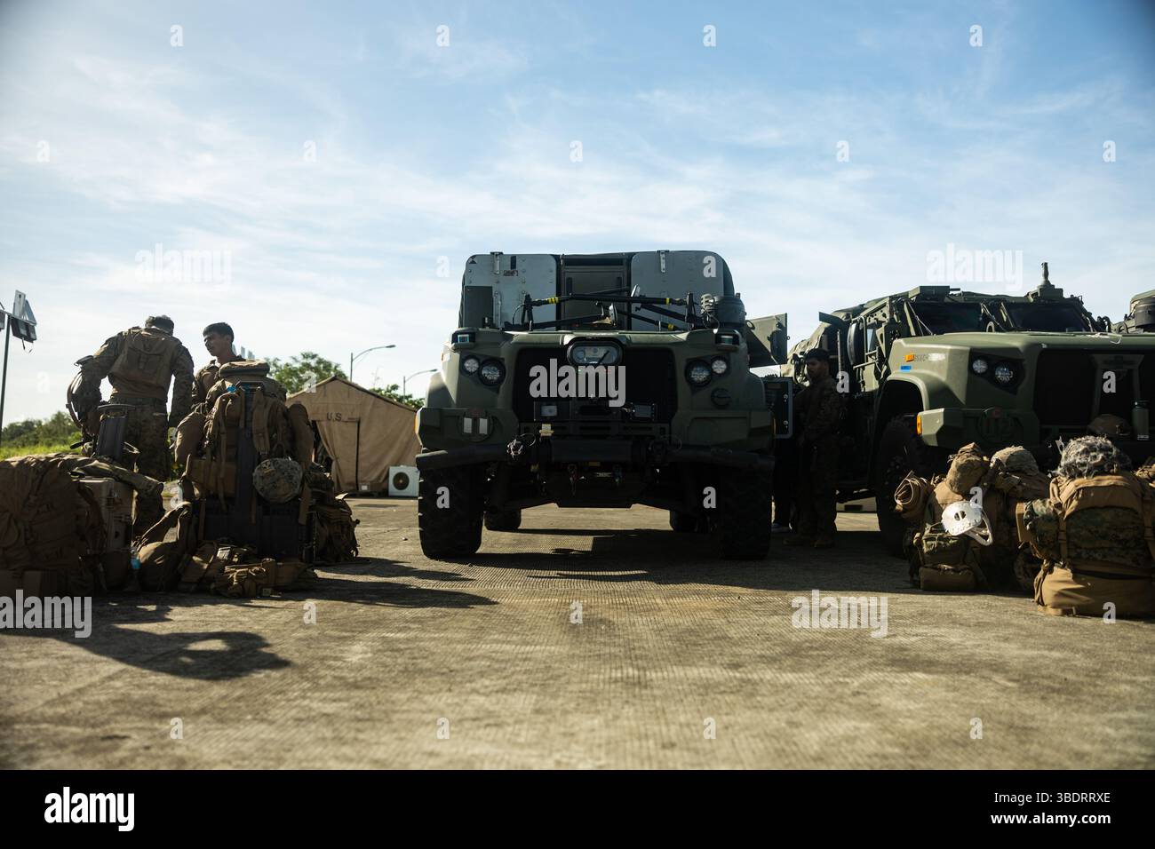 U.S. Marines with 3d Littoral Combat Team, 3d Marine Littoral Regiment ...