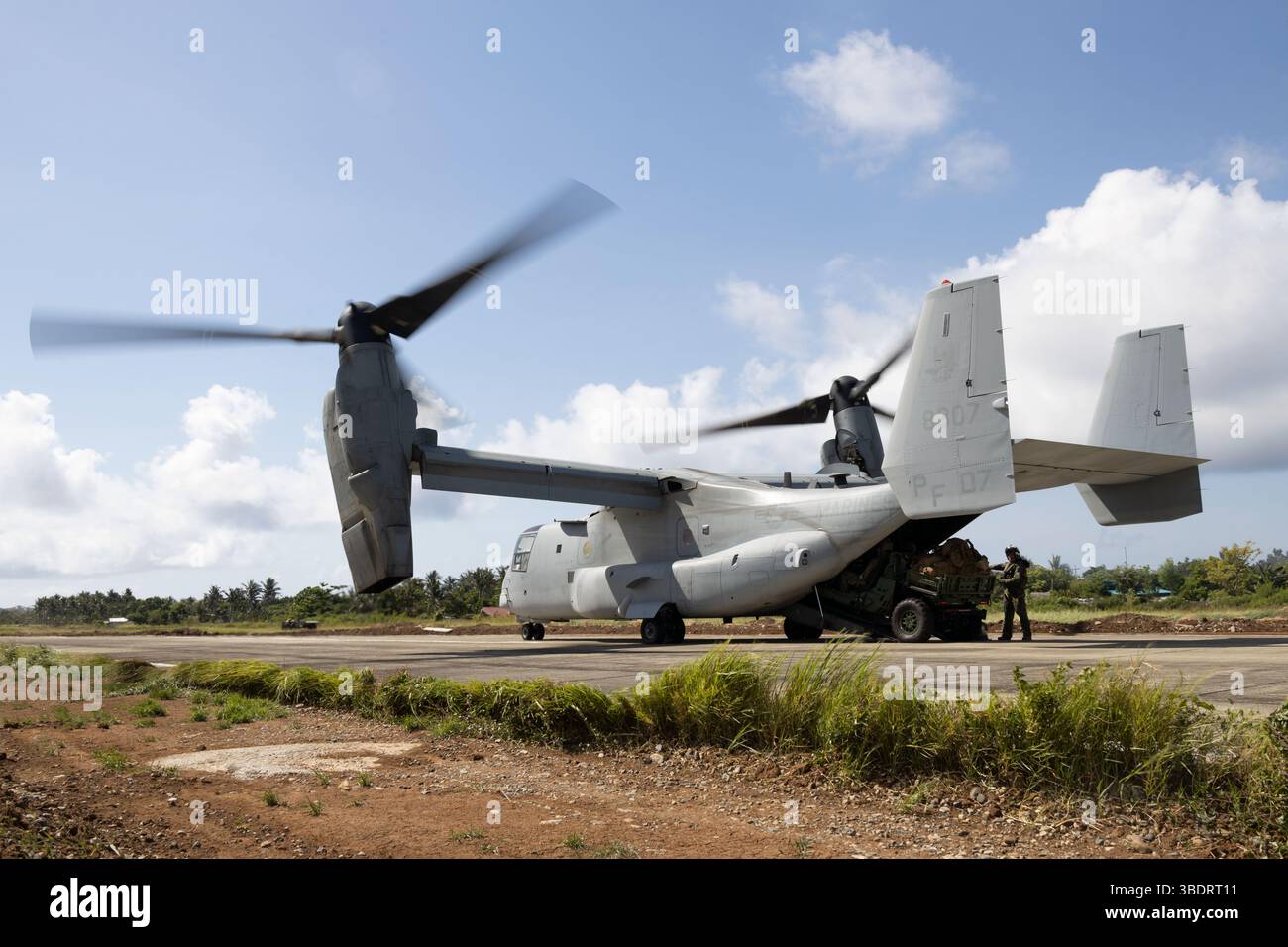 U.S. Marines with 1st Reconnaissance Battalion, 1st Marine Division ...